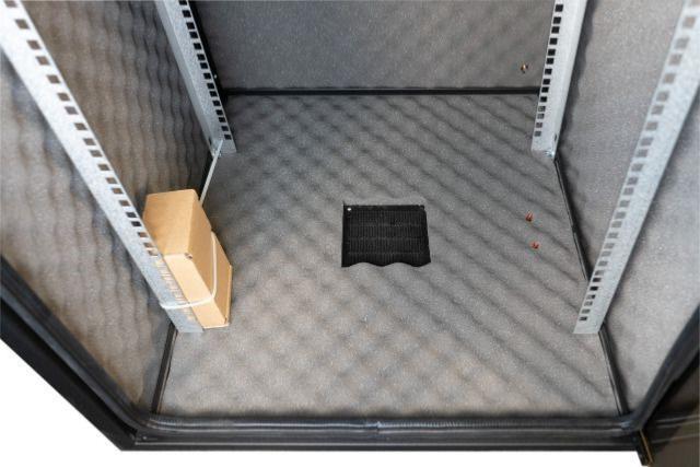 MINI BAIE RÉSEAU INSONORISÉE H=18U L=600 P=600